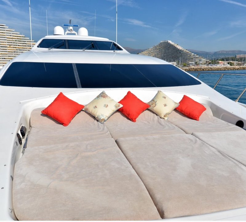 SERENADA Yacht Charter Details, Mangusta (Overmarine) | CHARTERWORLD ...